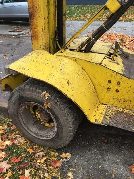 Clark Yard Lift 60 - Sherwood Auctions