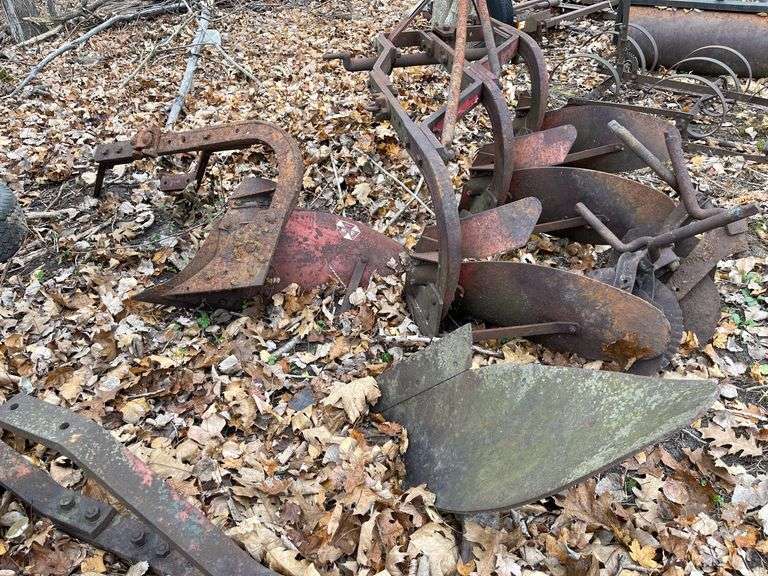 Massey Ferguson 3 Point Plow + 4 Discs - Sherwood Auctions