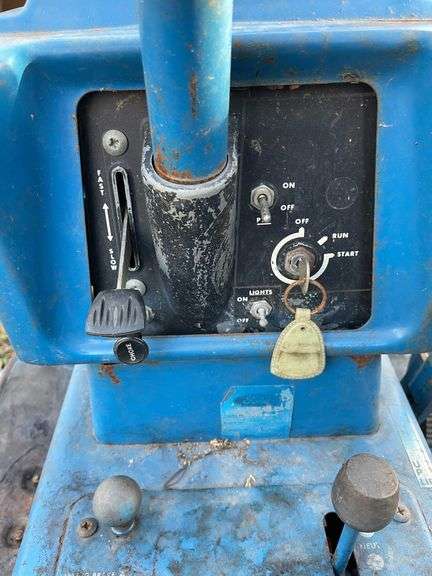 Ford LGT 125 Hydrostatic Lawn Tractor - Sherwood Auctions