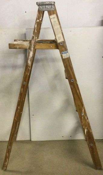 5 Foot Wooden Step Ladder - Sherwood Auctions