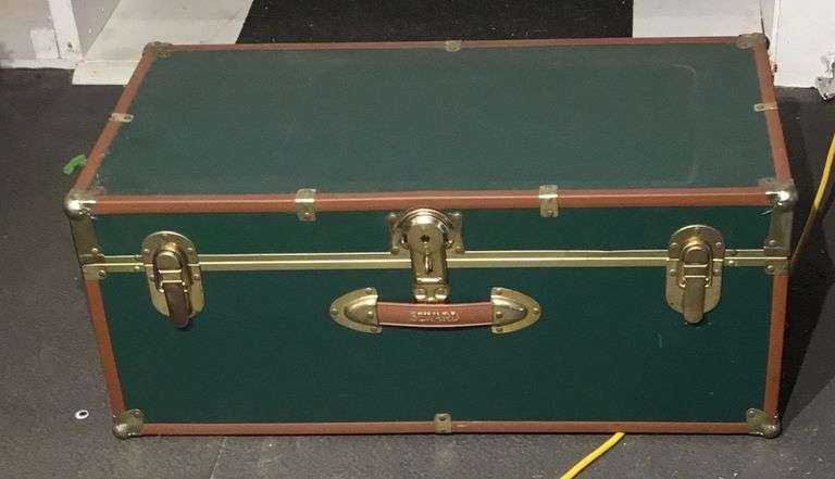30x16x13 Vintage Seward Trunk with Key - Sherwood Auctions