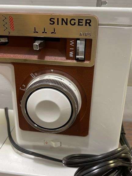 Singer 6105 Sewing Machine - Sherwood Auctions