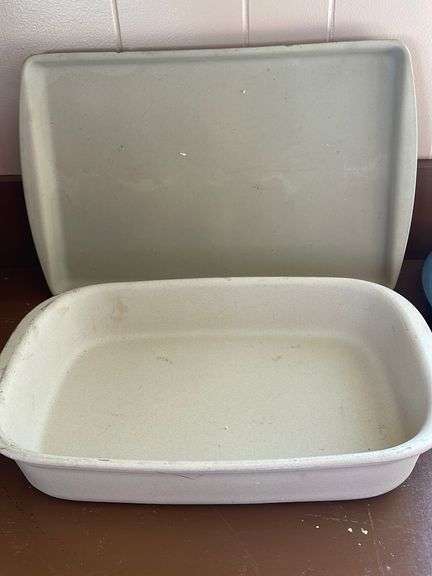Pampered Chef Stoneware 17x11 Bar Pan & Deep 9x13 Pan - Sherwood Auctions