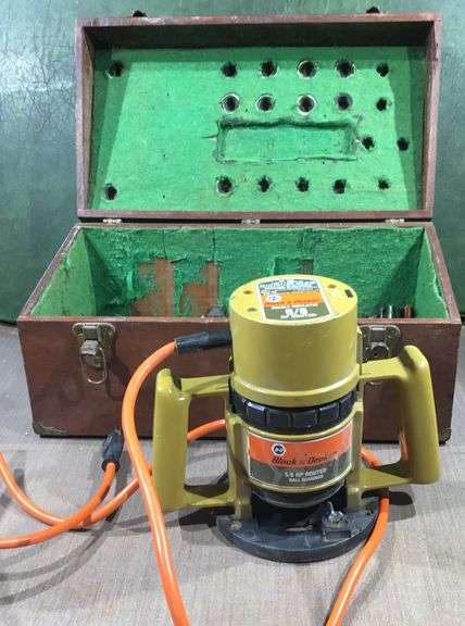Black and Decker 5/8 HP Router with Case and Bits - Sherwood Auctions
