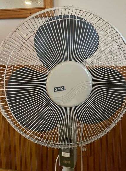 Shell Electric MFG. Adjustable Height Floor Fan - Sherwood Auctions