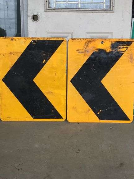 Curve Arrow Road Signs - Sherwood Auctions
