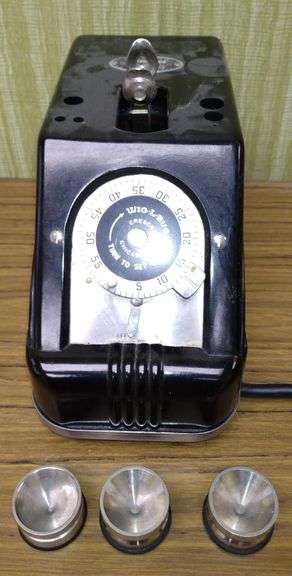 Chicago Crescent Wig-L-Bug Amalgamator Mixer - Sherwood Auctions