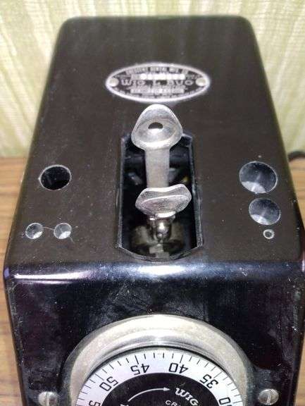 Chicago Crescent Wig-L-Bug Amalgamator Mixer - Sherwood Auctions