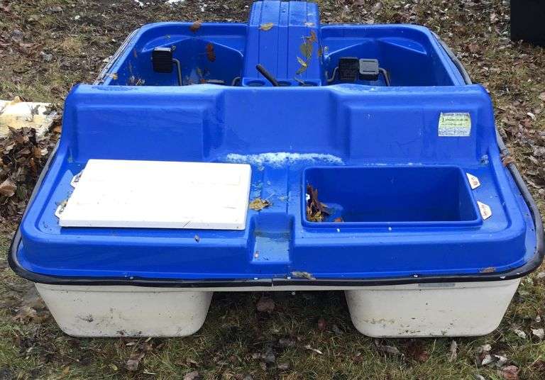 3 Person Sun Dolphin Paddle Boat - Sherwood Auctions