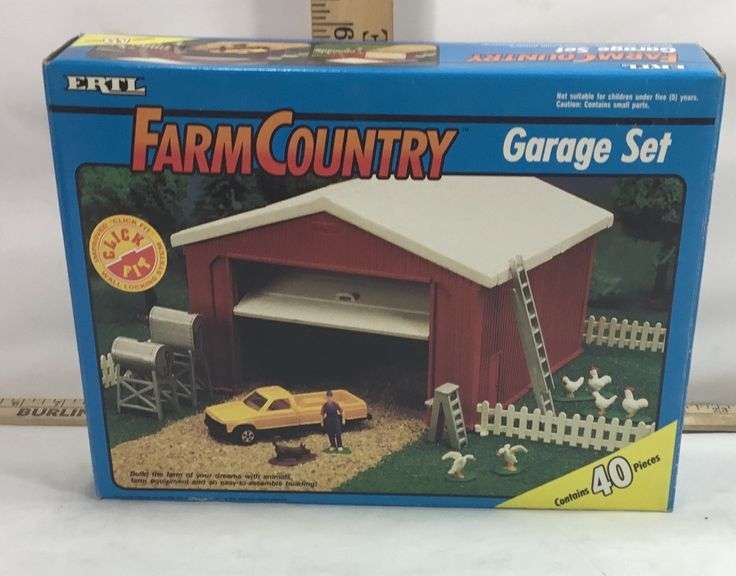 ERTL Farm Country Garage Set - Sherwood Auctions