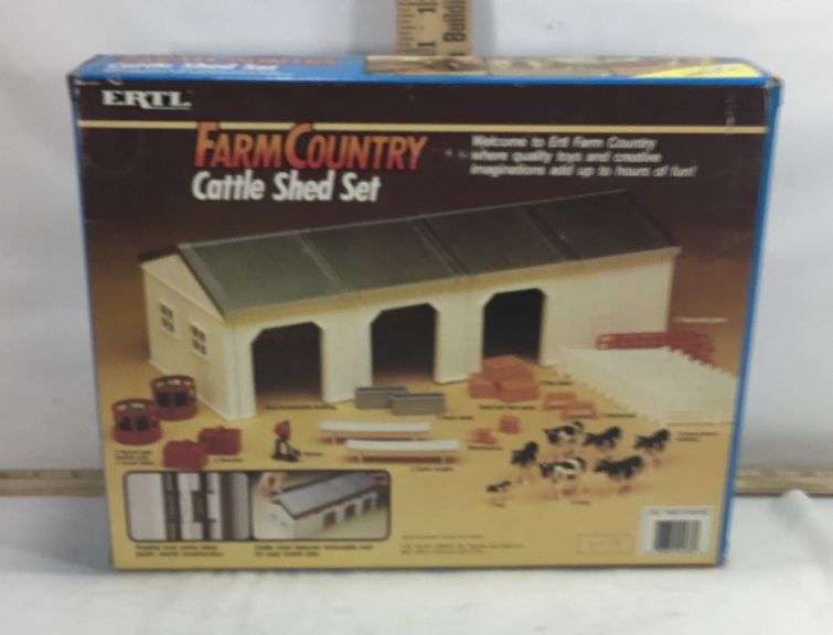 ERTL Farm Country Cattle Shed Set - Sherwood Auctions