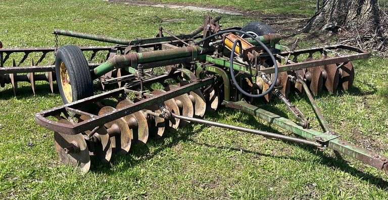 John Deere KBA 10' disk - Sherwood Auctions