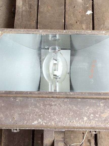 McGraw-Edison Pole Light - Sherwood Auctions