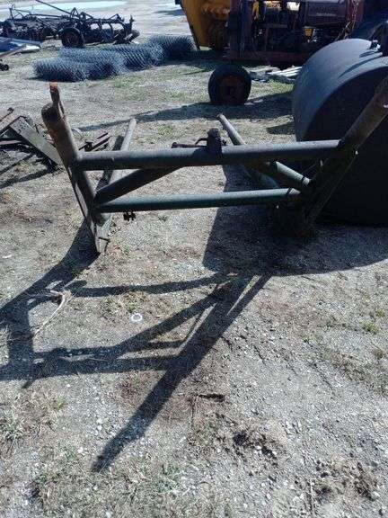 New Idea Horn Loader - Sherwood Auctions