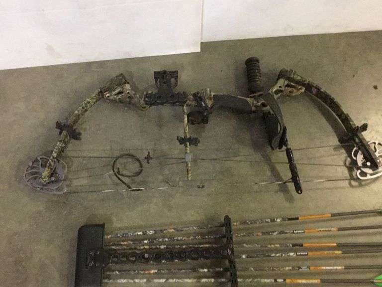 Bowtech Tomkat Model 2007 Bow & Case - Sherwood Auctions