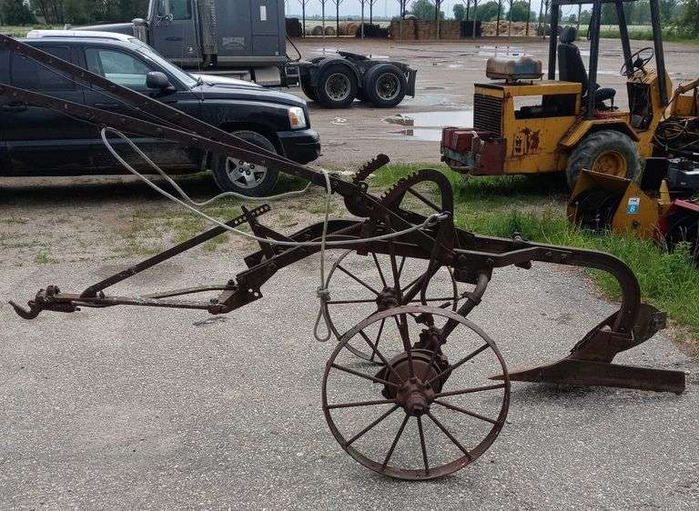 IHC Single Bottom Steel Wheel Plow - Sherwood Auctions