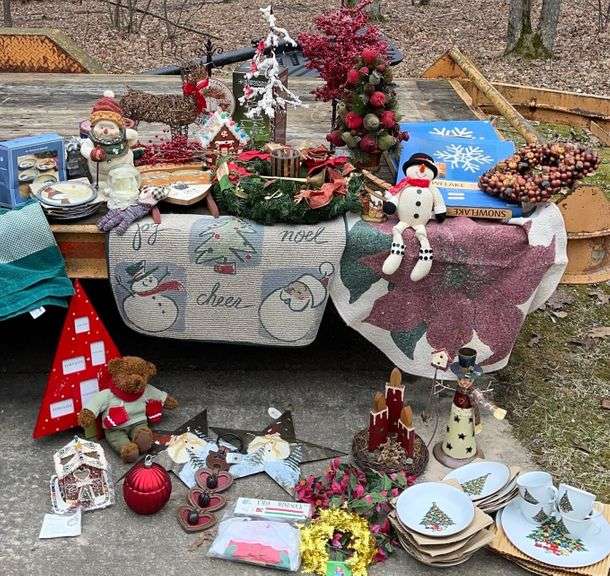 Christmas Overload! Very Nice & Unique Decor! - Sherwood Auctions