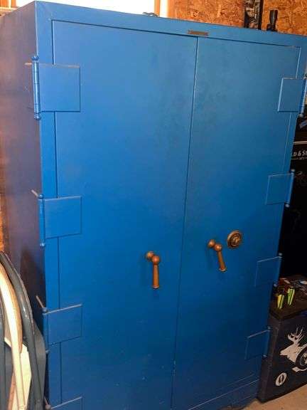 Antique Underwriters Laboratory Blue Gun Safe from Vestaburg Bank ...