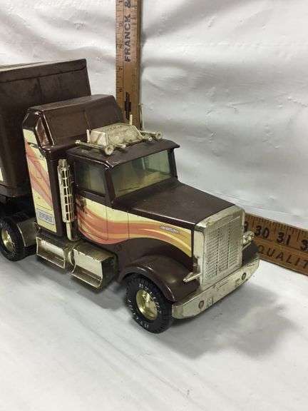 Freightliner Semi With Golden Eagle Express Trailer - Sherwood Auctions