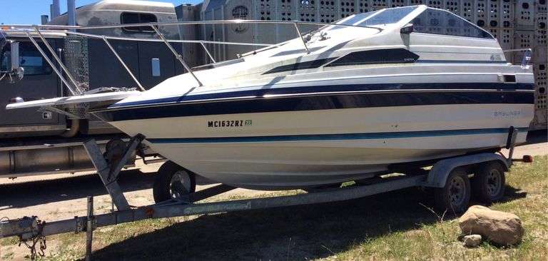 1988 Bayliner 21' Cabin Boat - Sherwood Auctions