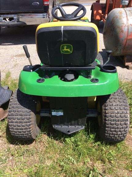 John Deere D100 Riding Lawn Mower ( in working condition) - Sherwood ...