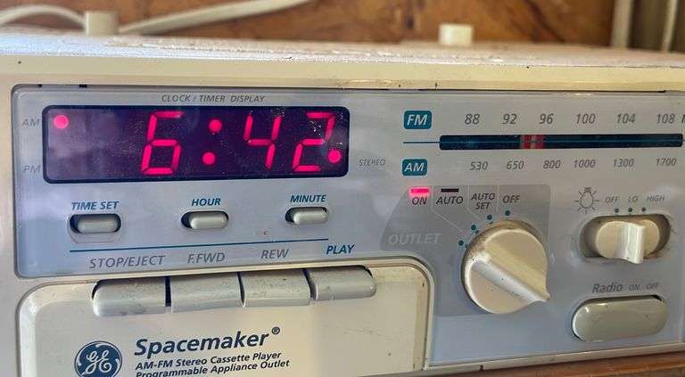 GE Spacemaker Under the Counter Radio w/ Cassette Player - Sherwood ...