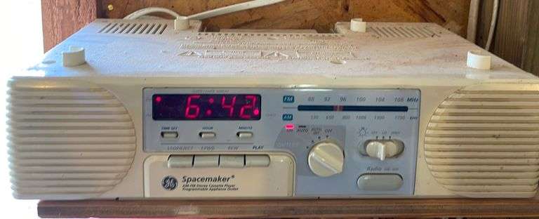 GE Spacemaker Under the Counter Radio w/ Cassette Player - Sherwood ...