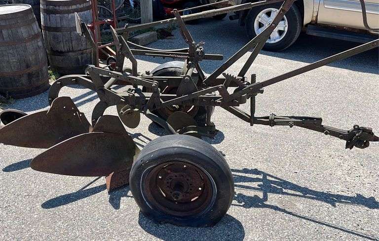 Oliver 2 Bottom Trailer Plow 16" Bottoms - Sherwood Auctions