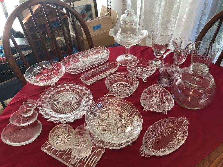 Variety of Beautiful Glassware, Unique Pieces - Sherwood Auctions