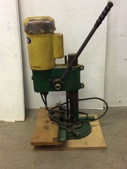 Woodtek Drill Press (powers on) - Sherwood Auctions