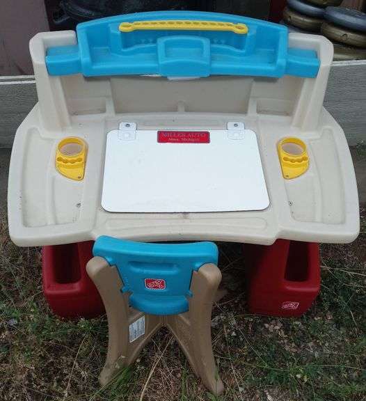 Step 2 Desk - Sherwood Auctions