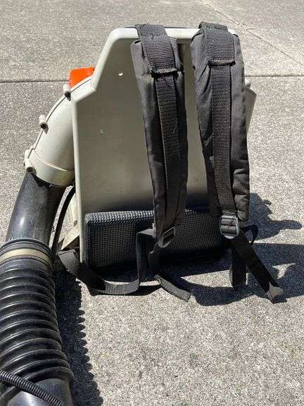 Stihl BR 400 Gas Powered Backpack Blower - Sherwood Auctions