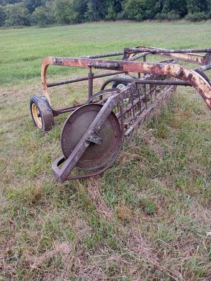 John Deere Model 896 5 Bar 9' Ground Driven Hay Rake - Sherwood Auctions
