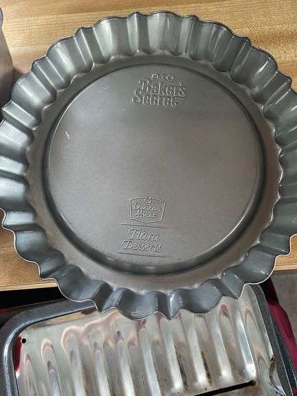 Red Wok, Oven Inserts, Duncan Hines Tiara Dessert Pan, and Sealing ...