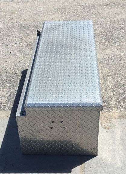 Inside te Bed Truck Tool Box 19x14x47 - Sherwood Auctions