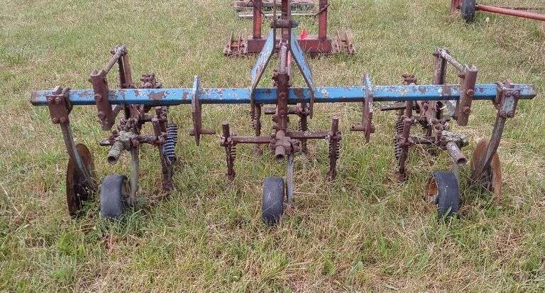 3 row 3 Point Cultivator - Sherwood Auctions