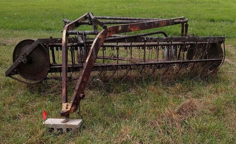 John Deere Model 896 5 Bar 9' Ground Driven Hay Rake - Sherwood Auctions