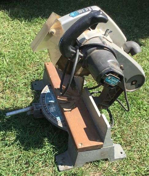 Dewalt 10'' Power Miter Saw Has Power When Plugged In - Sherwood Auctions