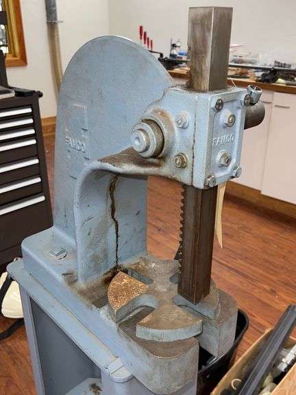 Standing Famco Arbor Press - Sherwood Auctions