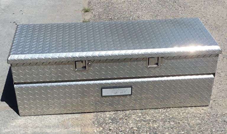 Inside te Bed Truck Tool Box 19x14x47 - Sherwood Auctions