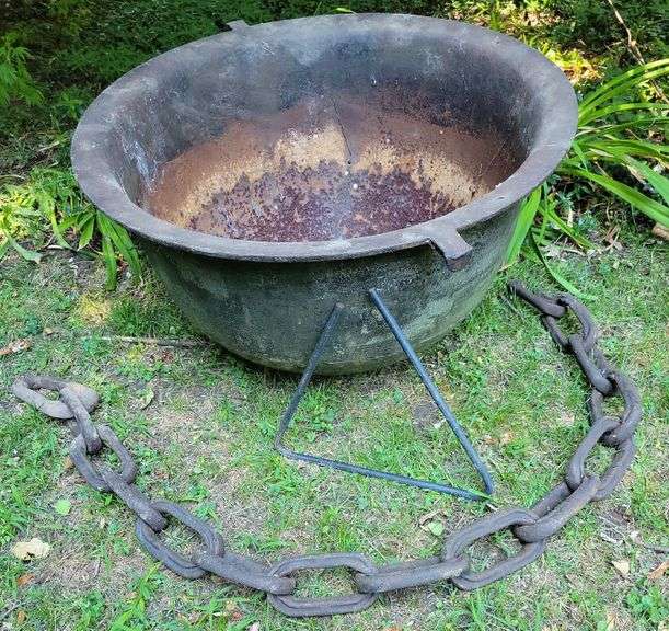 Cast Iron Cauldron 33.5 dia., Anchor Chain + Dinner Triangle - Sherwood ...