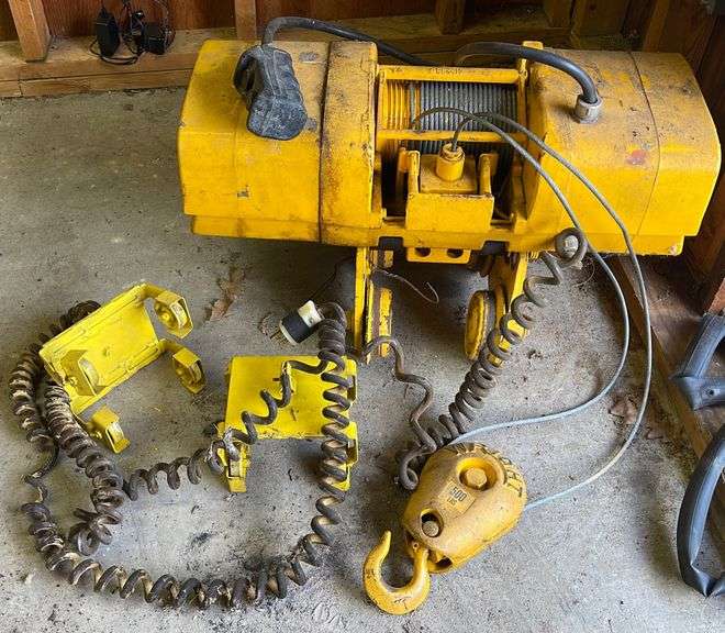 Wright Overhead 500 lb Hoist w/ Power Cord Supports - Sherwood Auctions