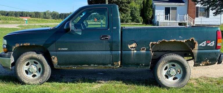 ‘02 Chevrolet Regular Cab Short Box 4x4 Pickup - Sherwood Auctions