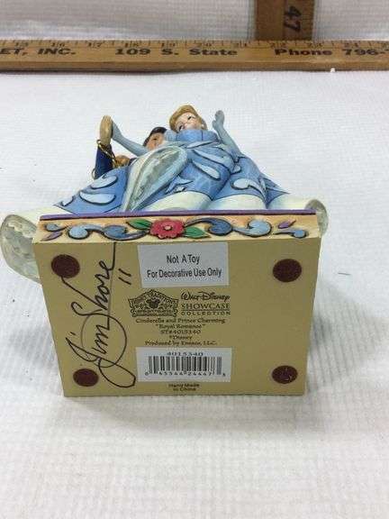 Walt Disney Showcase Collection - “Royal Romance” - Sherwood Auctions