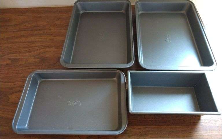 Nice Assortment of Cake Pans - Sherwood Auctions