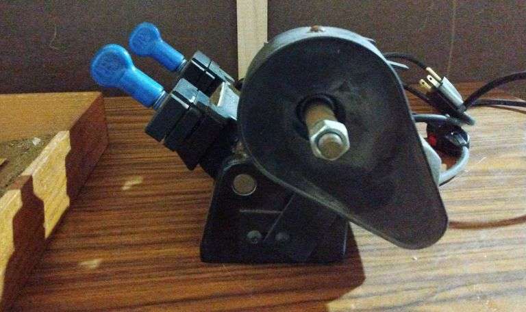 Speedex Key Cutting Machine Model # 9120RM - Sherwood Auctions