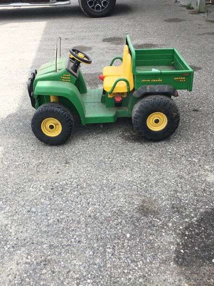 Battery Operated John Deere Gator with Charger - Sherwood Auctions