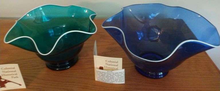 Two Jamestown Glasshouse Hand Blown Collectable Bowls - Sherwood Auctions