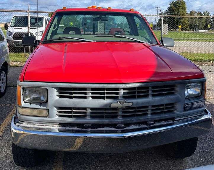 1998 Chevy Cheyenne 350 3/4 Ton - Sherwood Auctions