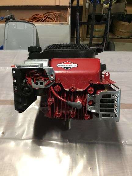 Briggs and Stratton 5 HP Vertical Shaft Motor New In Box - Sherwood ...